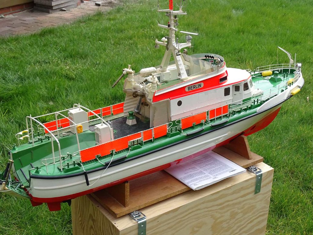 Robbe Berlin mit Beiboot - Biete - Schiffsmodell.net